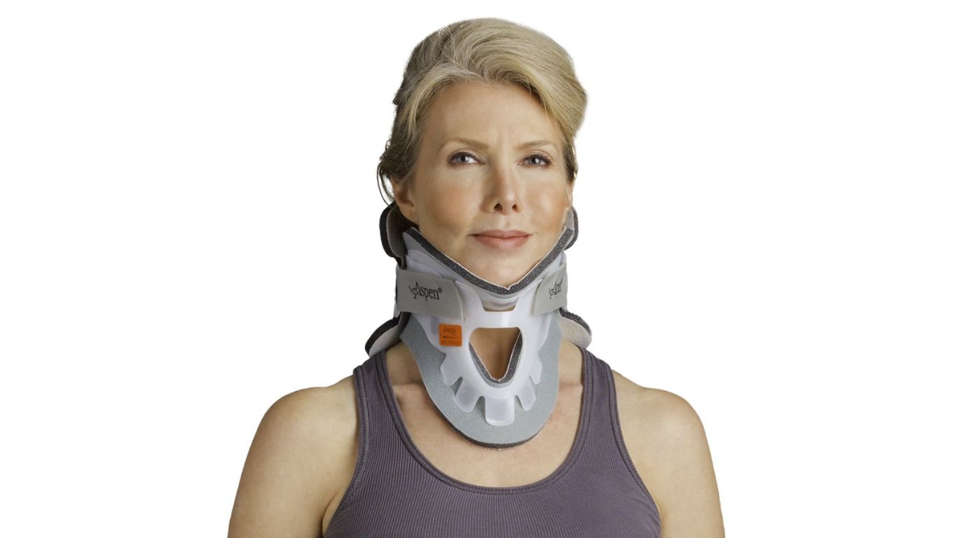 Neck Brace Application: Ensure Correct Fit for Optimal Support!